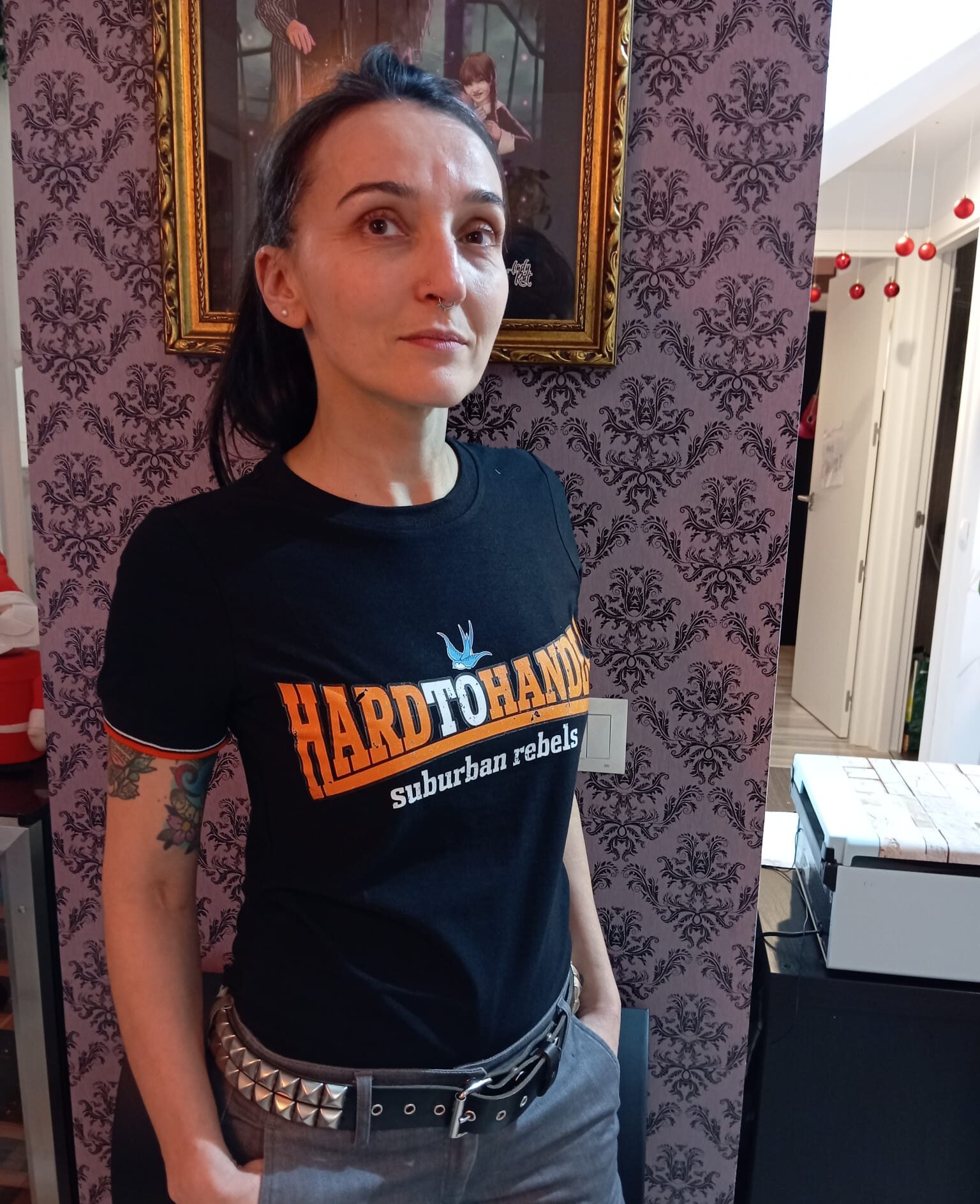 CAMISETA CHICA SUBURBAN REBELS LETRAS NARANJAS TALLA 38 > PuNK RoCKeT ...